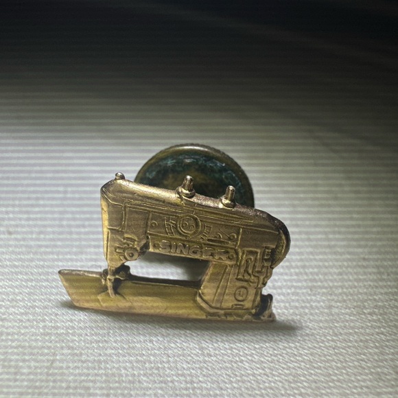 Jewelry | Vintage Singer Sewing Machine Pin 1k Gold 2g | Poshmark